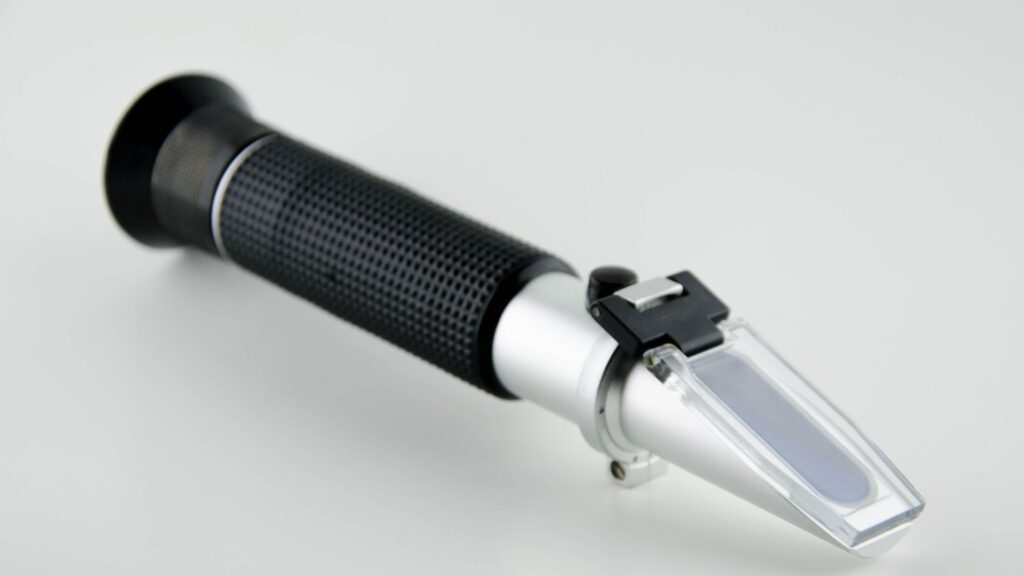 Refratômetro de prisma ou digital? - Pedras e Minérios News